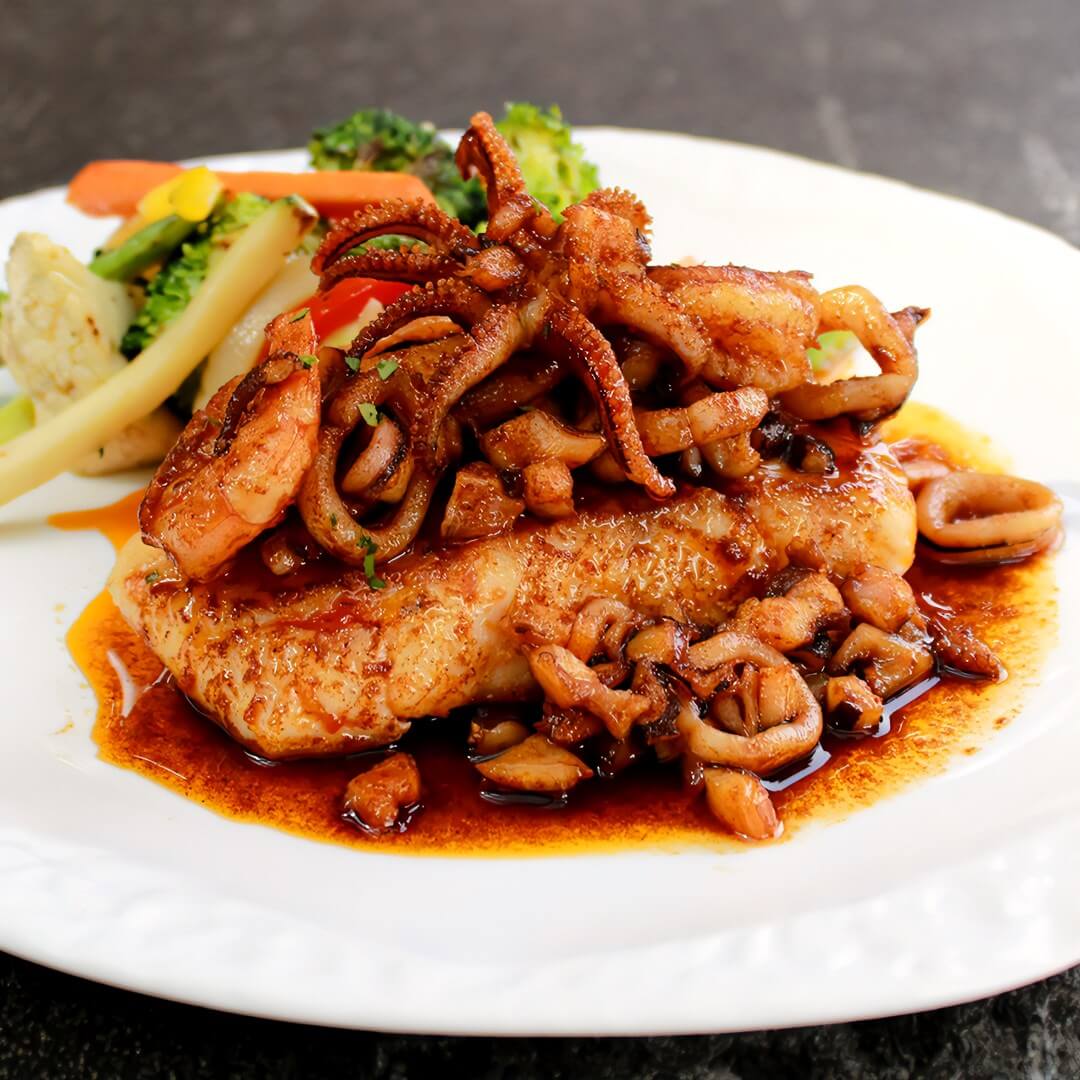 Pescado con mariscos | Basilico plaza Herradura